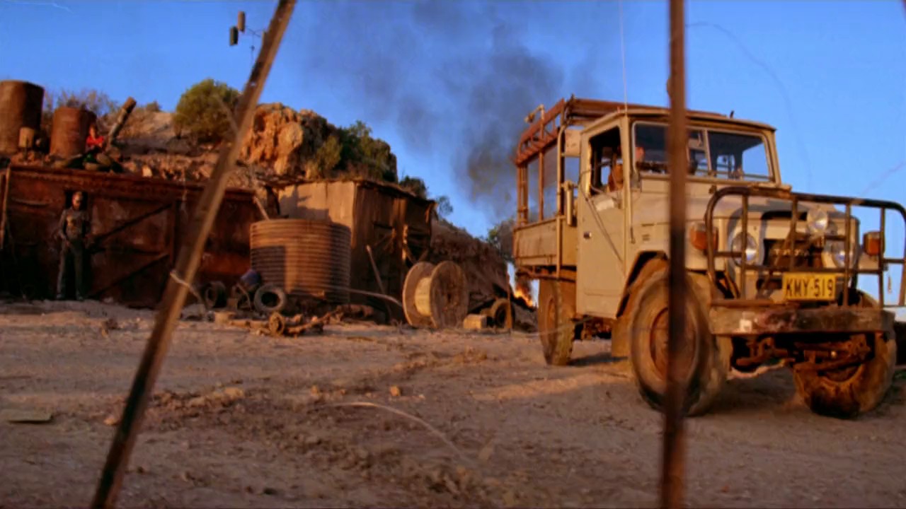 Razorback Movie Trailer - Suggesting Movie